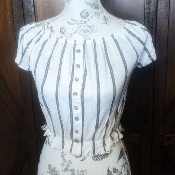 H&M | Tops | Hm Womens Xs Nwot Striped Crop Top W Buttons Buttoned Off ...